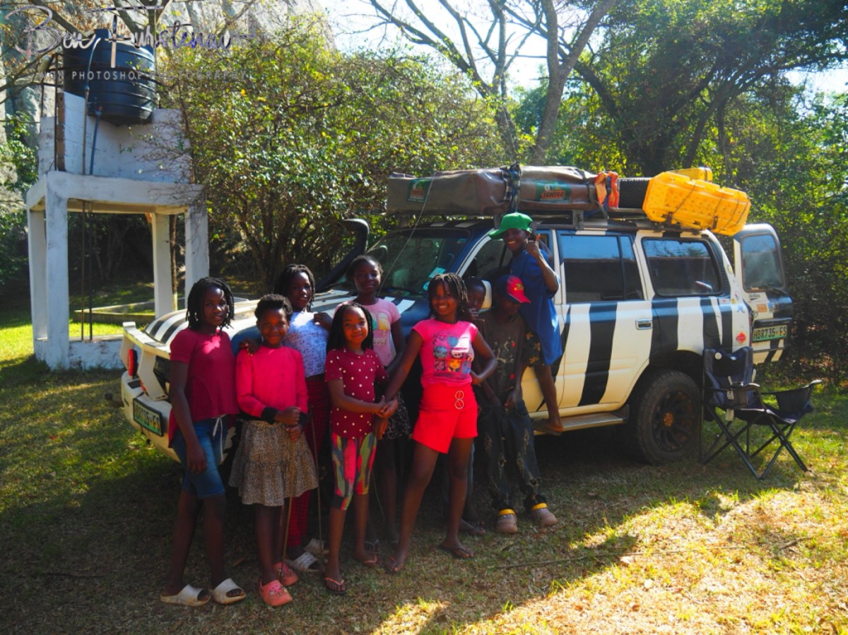 Kuifie in Africa; Cabeca de Velho, Old Head meets Young Hearts, Chimoio ...